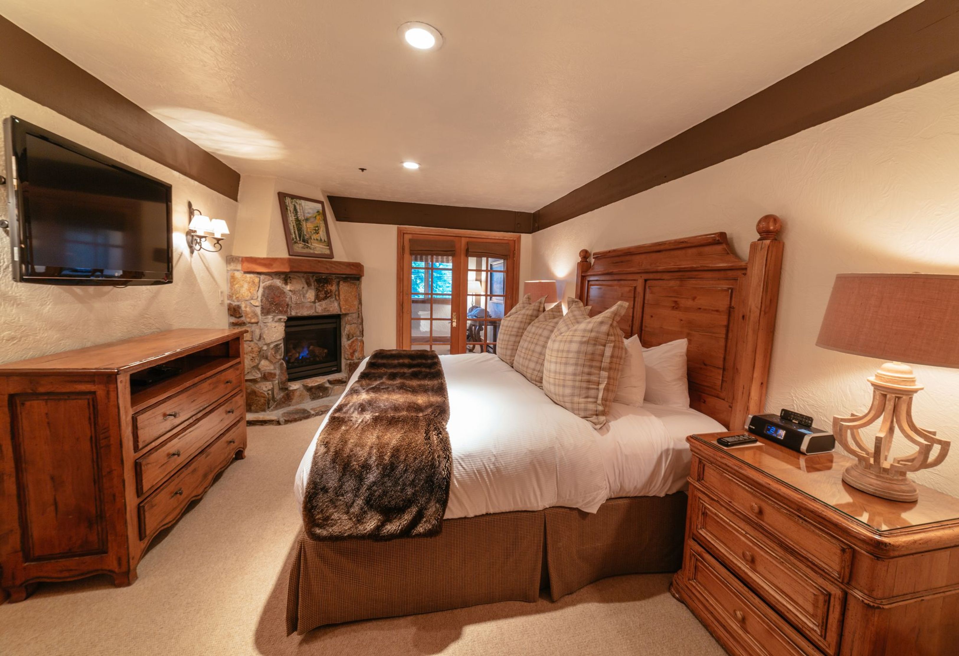 Stein Eriksen Lodge Online Reservations - Stein Lodge Luxury Bedroom ...